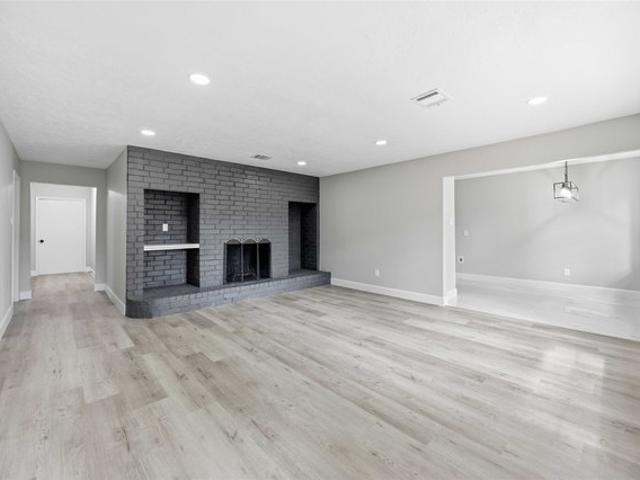 9710 Willow Wood Ln, Houston, TX 77086