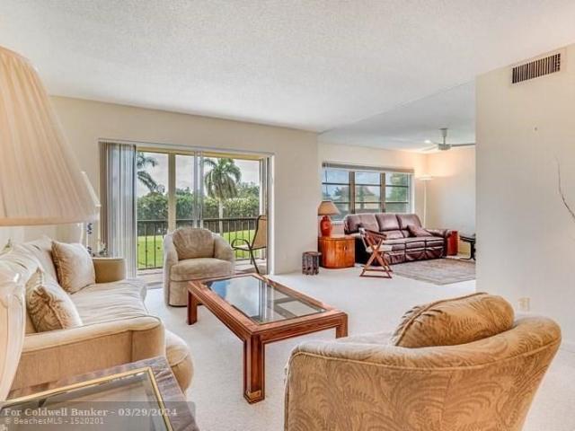 9711 N Hollybrook Lake Dr #301, Pembroke Pines, FL 33025 MLS.