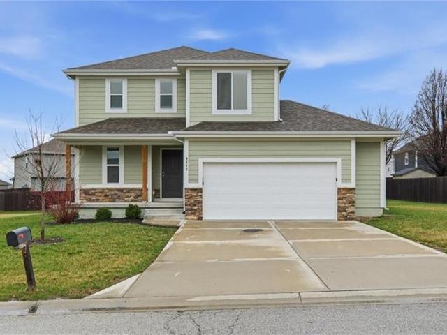 9712 E 220th St, Peculiar, MO 64078