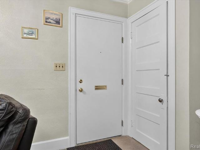 971 E Goldengate