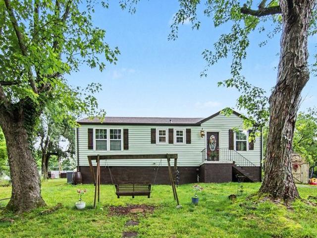 971 Woody Hills Dr, Clarksville, TN 37040
