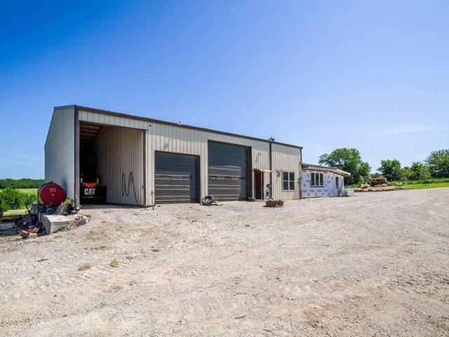 971 Thomas Rd, Pomona, KS 66076