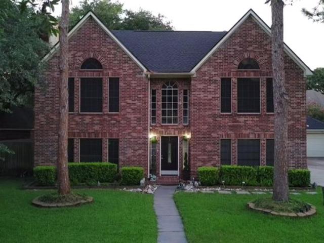 9726 New Kent Dr, Sugar Land, TX 77498