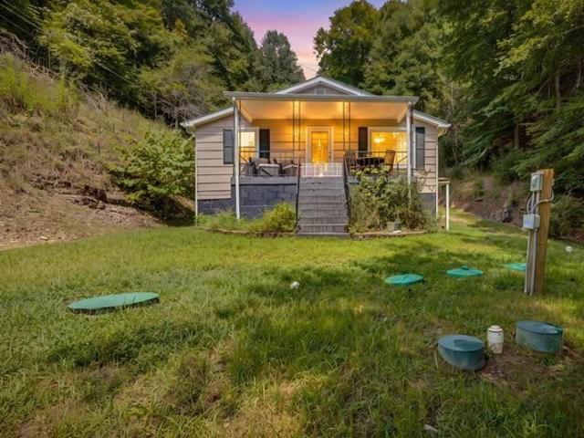 9729 Sandlick Rd, Bee, VA 24217