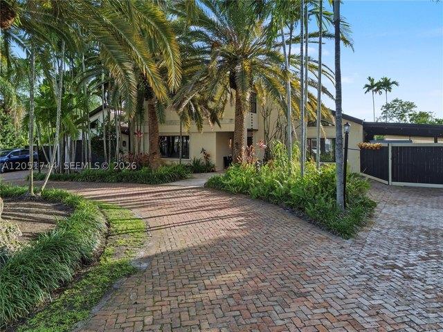 9720 E Calusa Club Dr, Miami, FL 33186