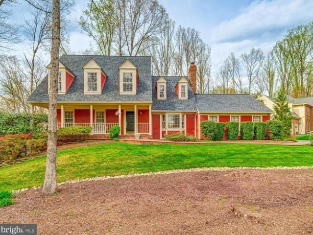 9720 Rolling Ridge Dr, Fairfax Station, VA 22039