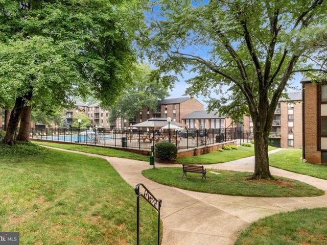 9721 Kings Crown Ct Apt 202, Fairfax, VA 22031