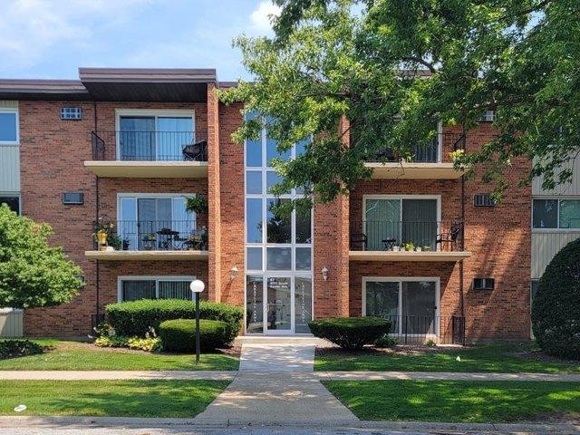 9721 S Keeler Ave Apt 204, Oak Lawn, IL 60453