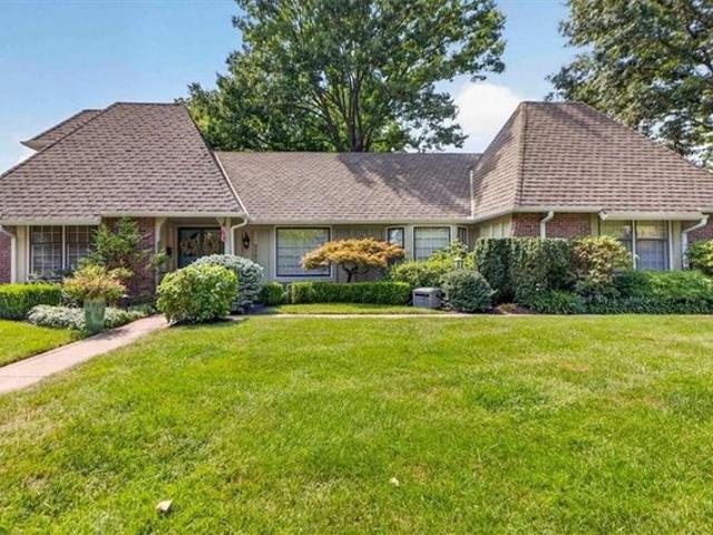 9722 Briar St, Overland Park, KS 66207