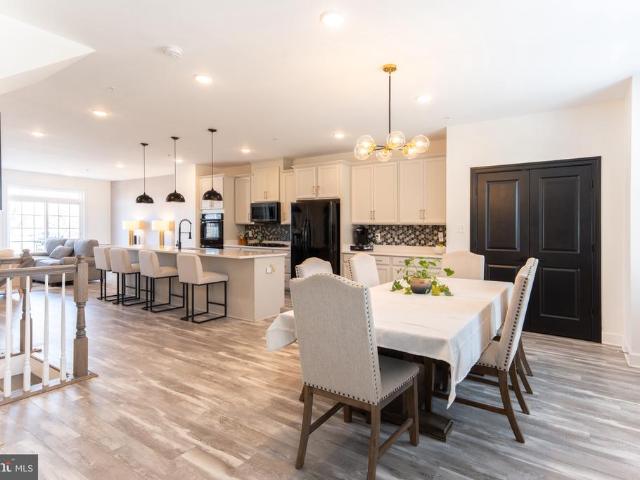 9722 Glassy Creek Way