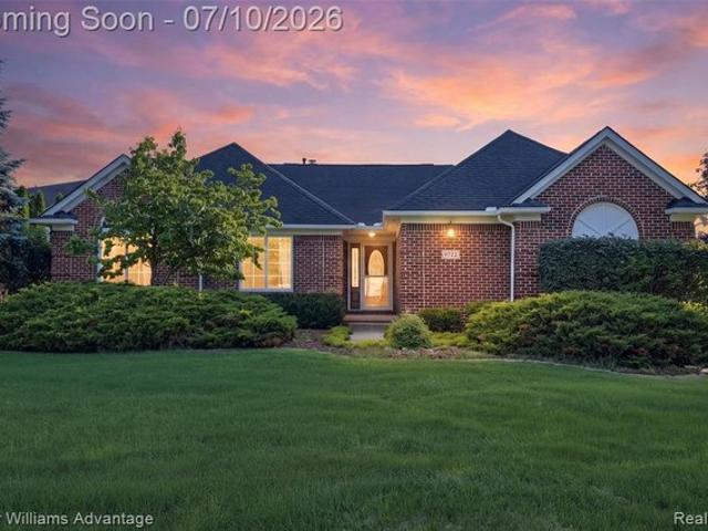 9722 Sunnywood Trl, Green Oak Township, MI 48178