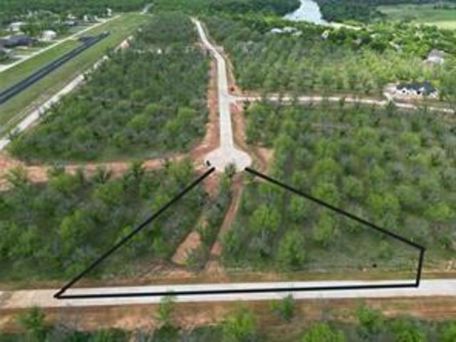 972 E Landings Dr, Granbury, TX 76049 | MLS #21186