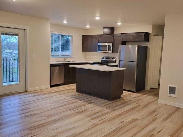 972 N 2nd Street 2 Bedroom Apartment for Rent at 972 N 2nd St, Jefferson, OR 97352