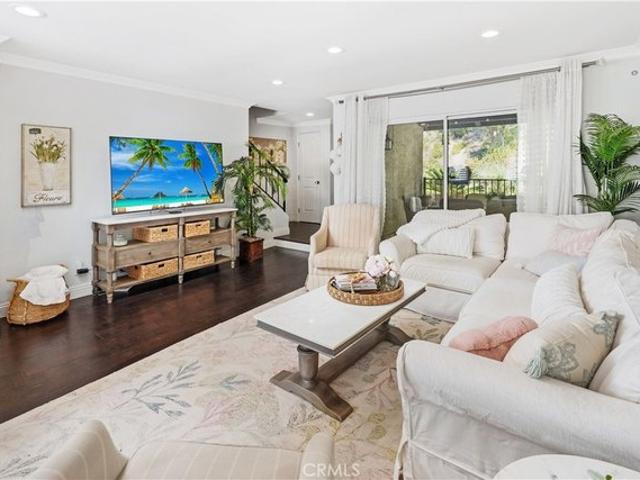 9735 Via Roma, Burbank, CA 91504