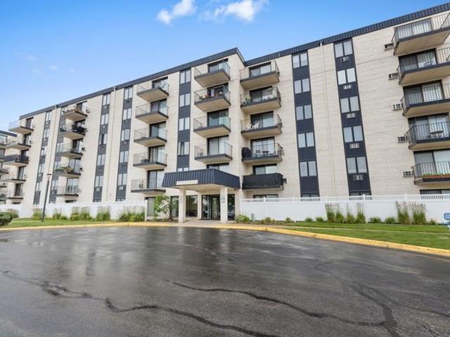 9737 N Fox Glen Dr Apt 2M, Niles, IL 60714
