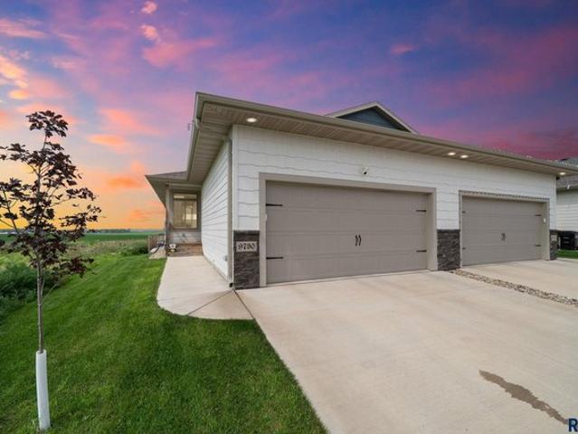 9730 W Broek Dr, Sioux Falls, SD 57106