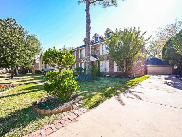 9731 New Kent Dr, Sugar Land, TX 77498 | MLS #59977