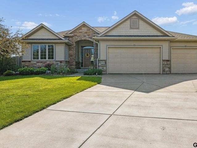 9733 Andre Cir, Lincoln, NE 68526
