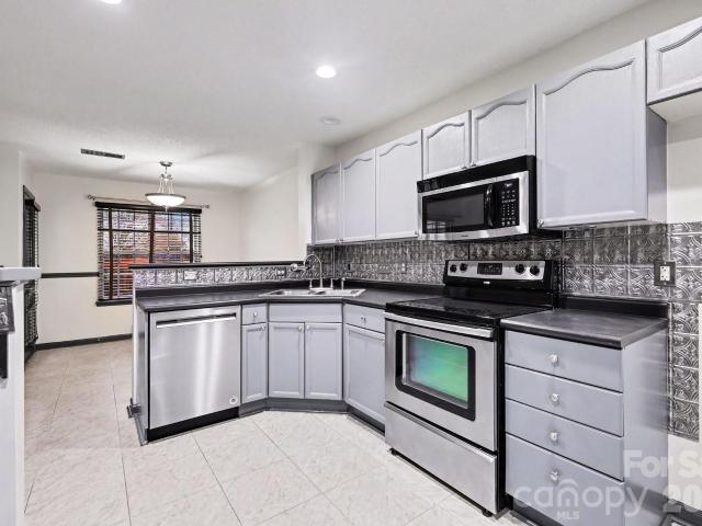 9733 Elizabeth Townes Ln, Charlotte, NC 28277 | MLS #4333 | Compass