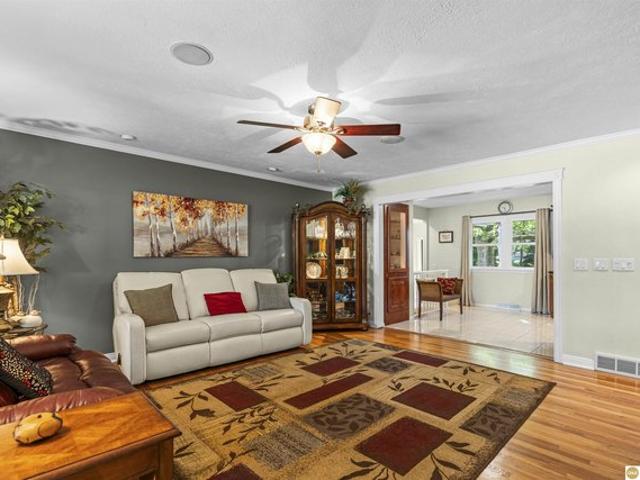 973 Fawn Pkwy, Omaha, NE 68154