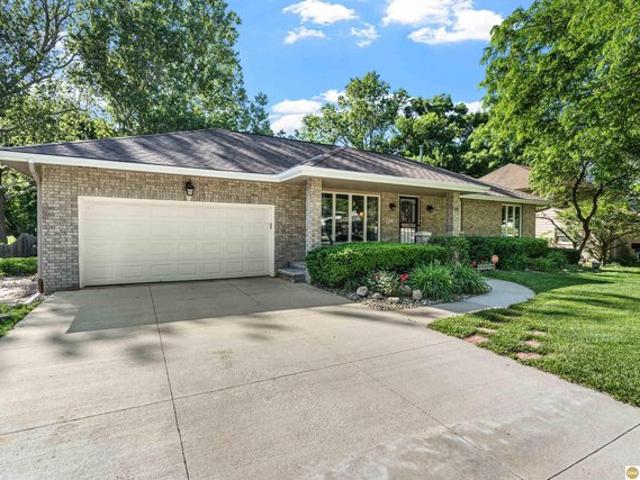 973 Fawn Pkwy, Omaha, NE 68154