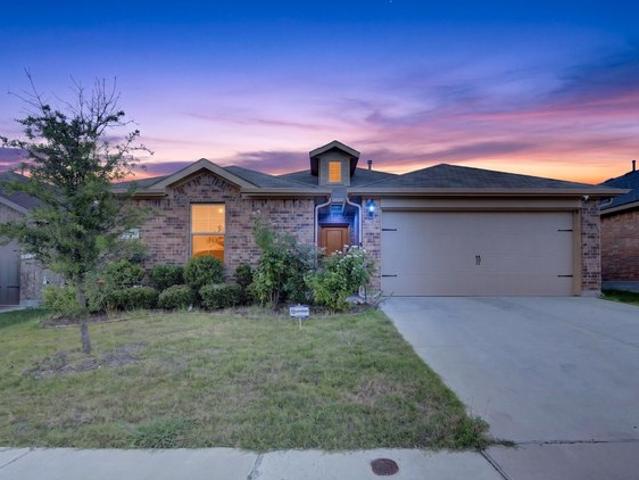 9745 Mint Hill Dr, Fort Worth, TX 76108