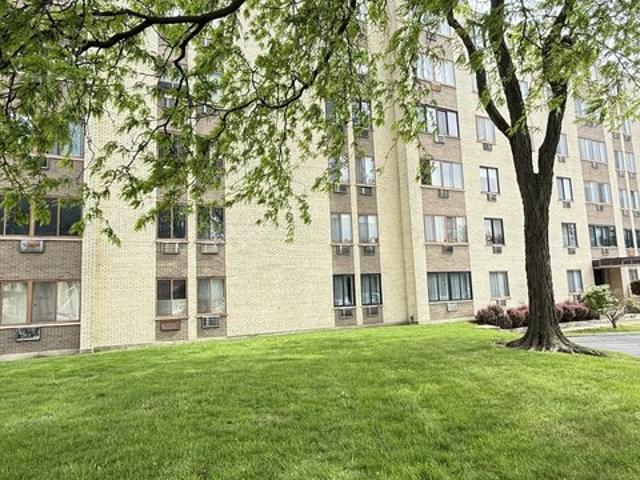 9745 S Karlov Ave Apt 304, Oak Lawn, IL 60453