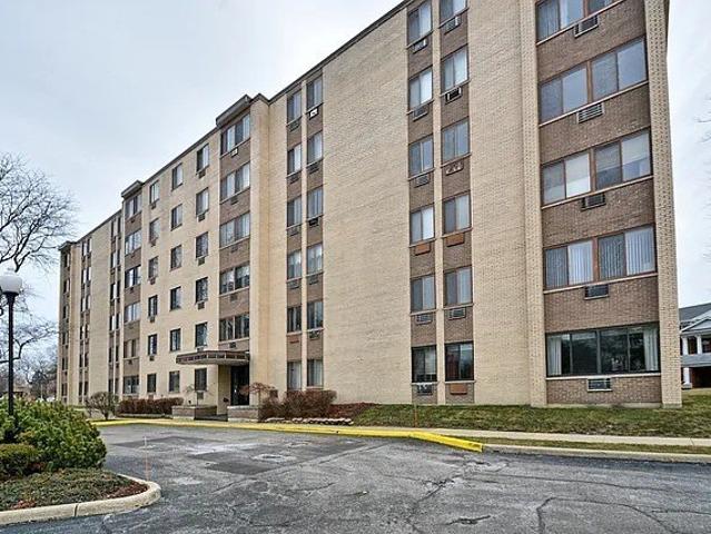 9745 S Karlov Ave Apt 610, Oak Lawn, IL 60453