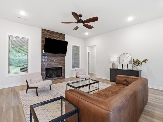 9748 Acorn Cove