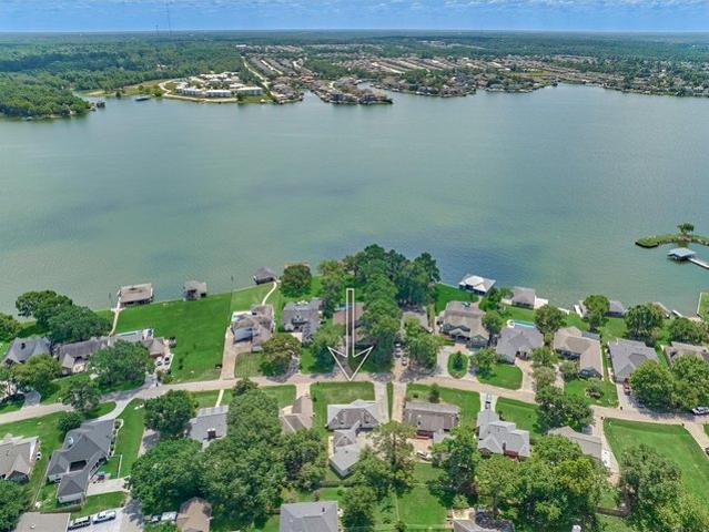 9749 E Shore Dr, Willis, TX 77318