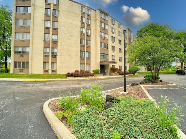 9740 S Pulaski Rd Apt 105, Oak Lawn, IL 60453