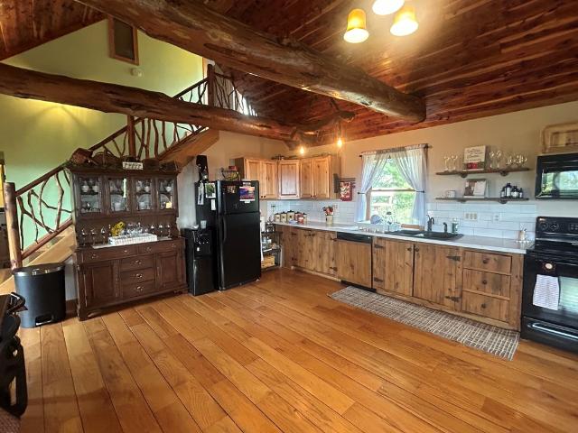 974 Huckleberry Rd