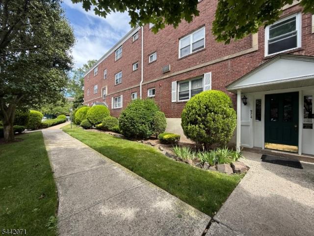 974 Main St