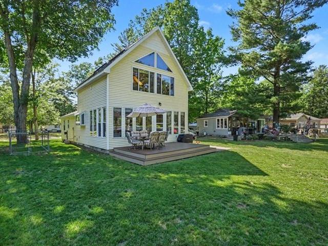 974 S Logan Ln, Hesperia, MI 49421