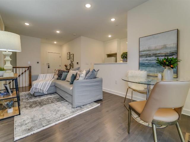 974 Summit Ave # 408