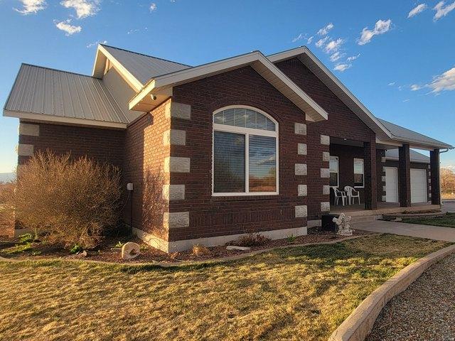 9755 E 4000 N, Lapoint, UT 84039