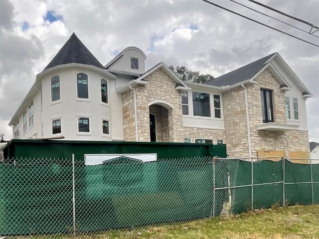 9756 Westview Dr, Houston, TX 77055 | MLS #42491