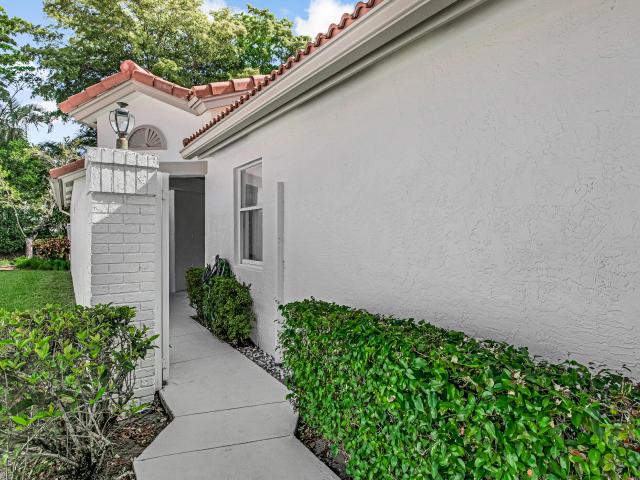 9758 Harbour Lake Cir, Boynton Beach, FL 33437 | MLS #B26017