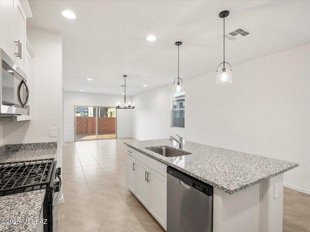 9759 N Solstice Ave, Tucson, AZ 85743