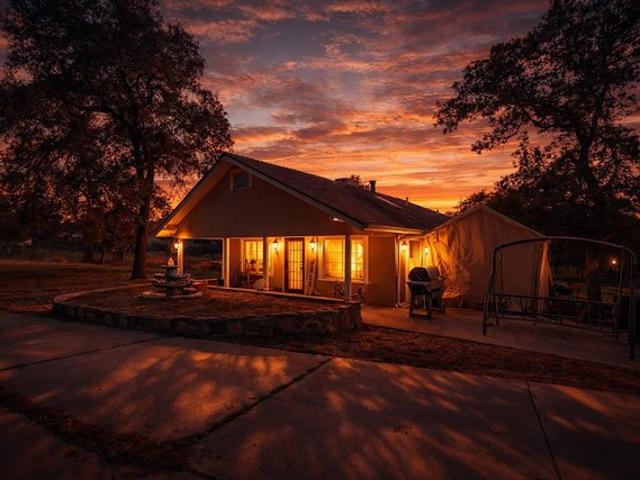 9759 Creekside Dr, Coulterville, CA 95311