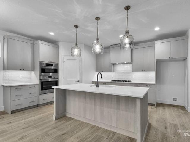 9750 W Snow Wolf Ln, Star, ID 83669