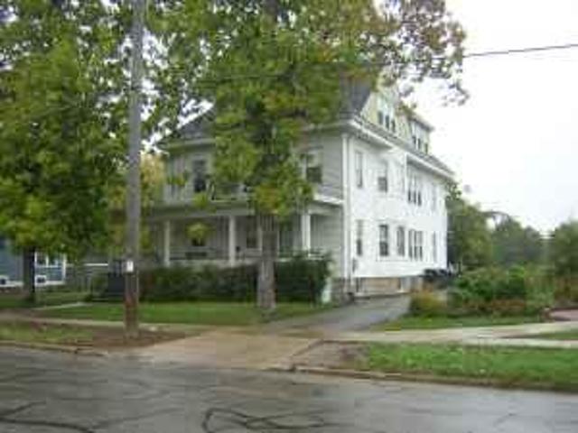 $975 / 3br Close To Campus: Leasing 2011 Oshkosh
