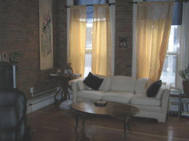 $975 / 1br Downtown Available July 1 120 N. Aurora map