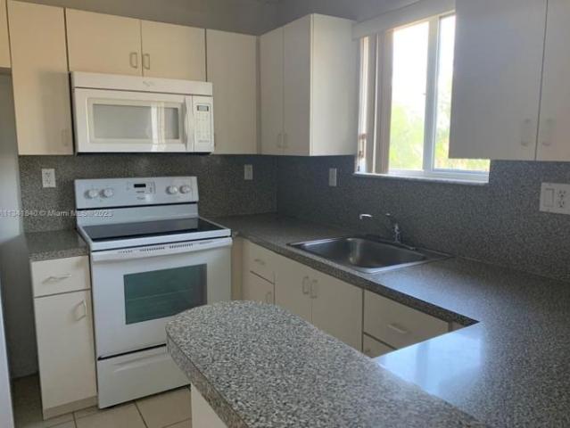 975 33rd Ter NE #201, Homestead, FL 33033