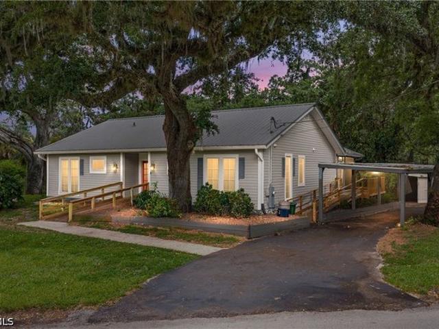 975 Caloosa Estates Dr, Labelle, FL 33935