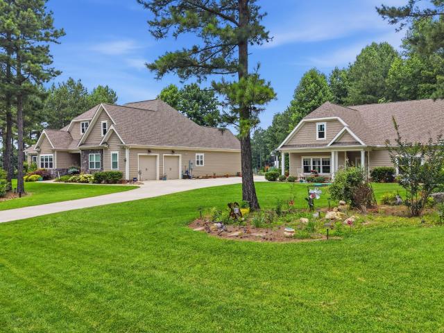 975 Cumberland Circle