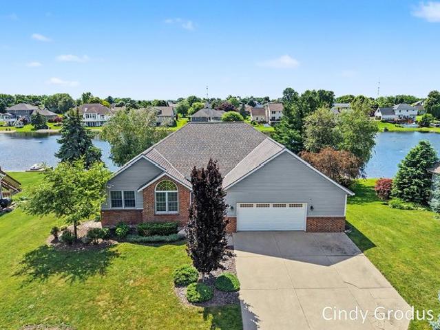 975 Bluff Lake Dr, Zeeland, MI 49464