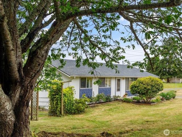 975 Ferry Ave, Coupeville, WA 98239