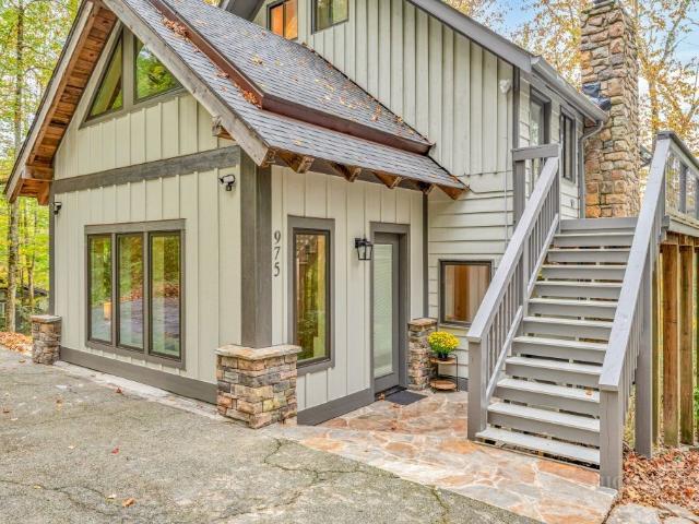 975 Hillside Drive
