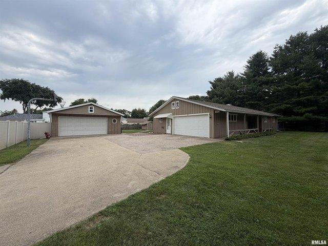 975 Johnston St, Galesburg, IL 61401